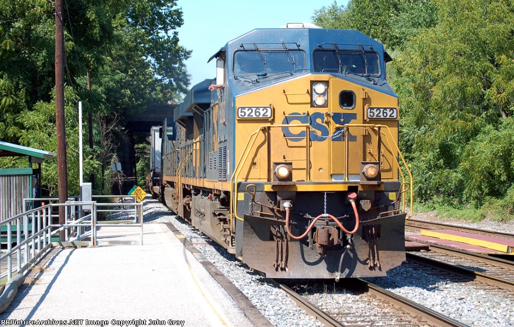 Q174-10 with CSXT 5262